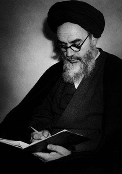 Oral History :: Paying high cost for publishing Imam Khomeini photo